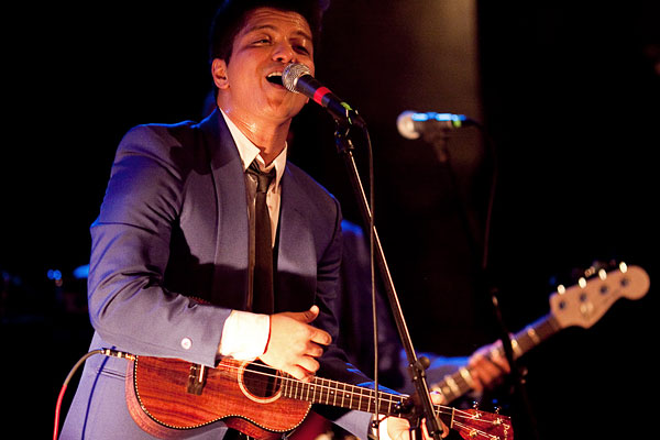 The Ukulele in Modern Pop and Alternative Music | The Ukulele Review